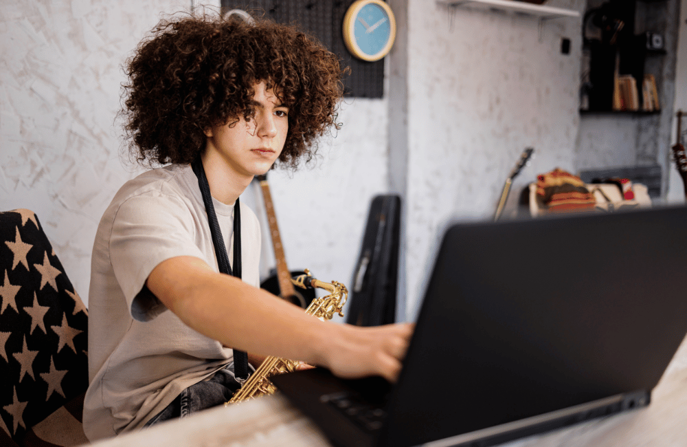 Best Online Saxophone Lessons From Beginners to Advanced (2024) - Best ...